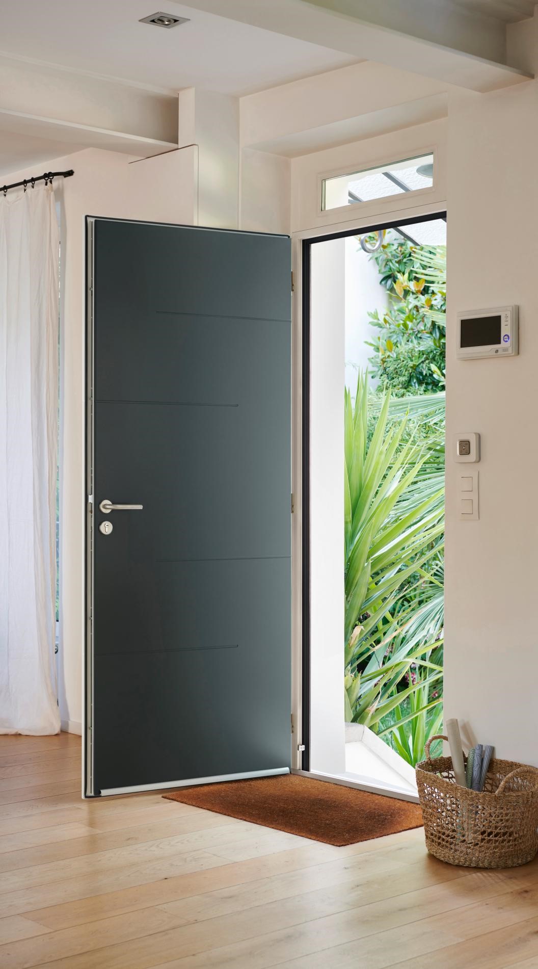 Choisir une porte d’entrée sécurisée : Avantages & Conseils - Lapeyre
